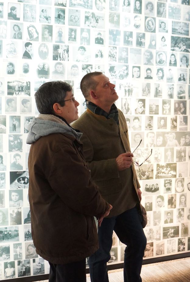 Rainer Höss, petit-fils de l'officier SS Rudolf Höss, visite le ...